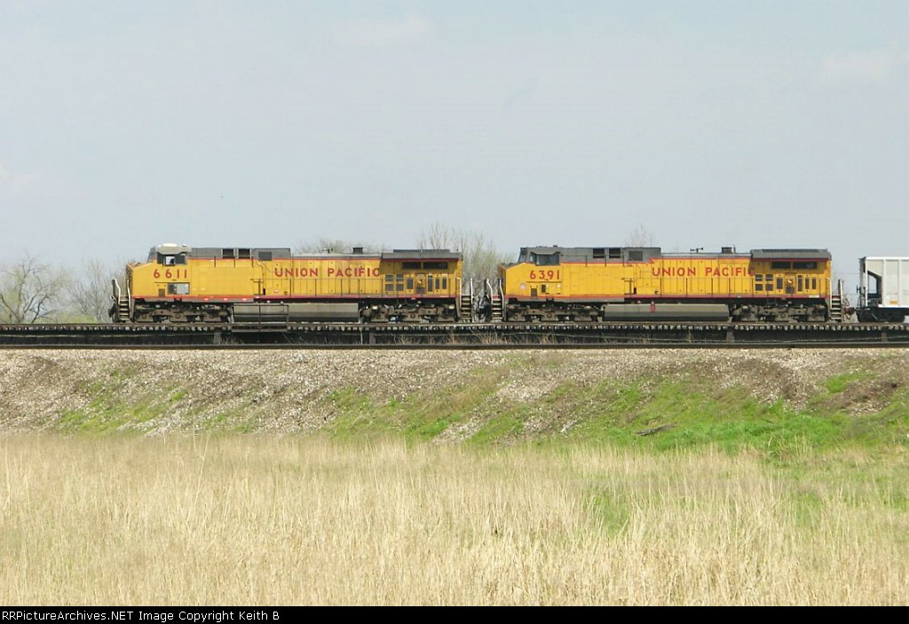 UP 6611 and 6391
